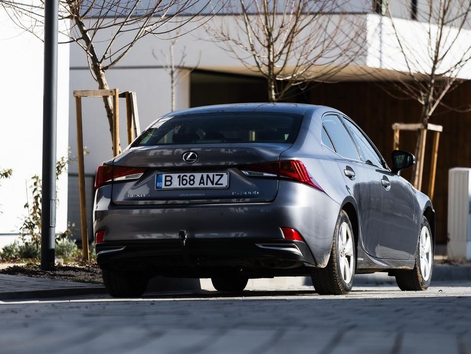 Vand LEXUS IS 300h Otopeni • OLX.ro