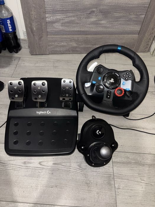 Volan logitech G29 + schimbator Rudeni • OLX.ro