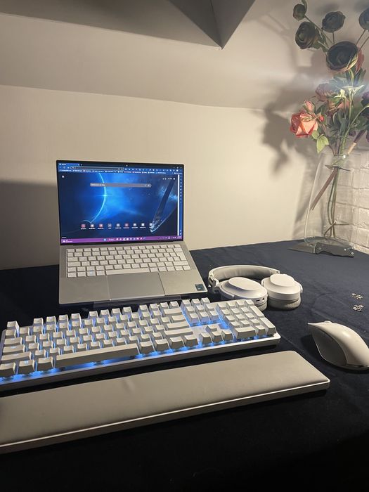 Изтекли обяви: Razer Book 13 FHD+ Display, 16 RAM, 1 TB SSD лаптоп ...