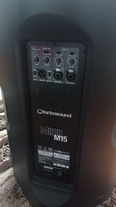 Vând 2 boxe active Turbosound Milan M15 Targoviste • OLX.ro