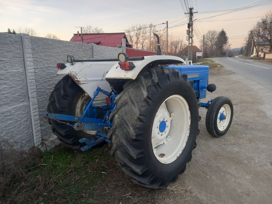 Tractor universal 640 Darmanesti • OLX.ro