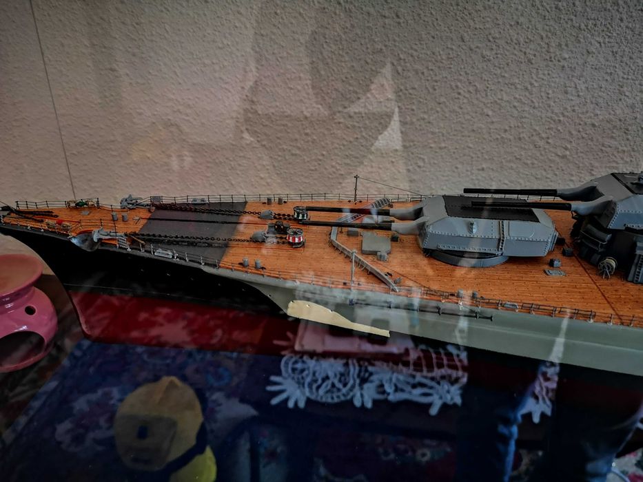 Macheta cuirasatul BISMARCK Hachette COMPLET ANSAMBLATA +display case ...