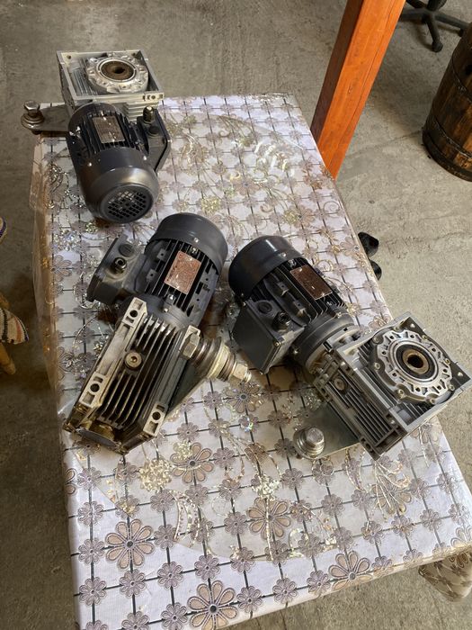Motor electric cu reductor și cântar electronic Braila • OLX.ro