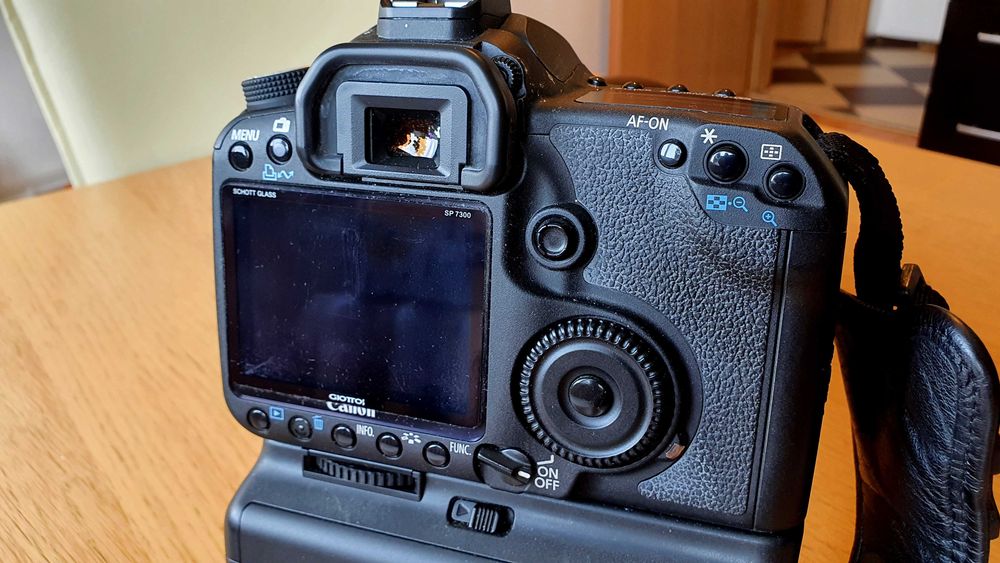 Canon EOS 50D+Obiectiv EF-S 17-55mm F/2,8 IS USM+Blitz 580 EXII+Geantă ...