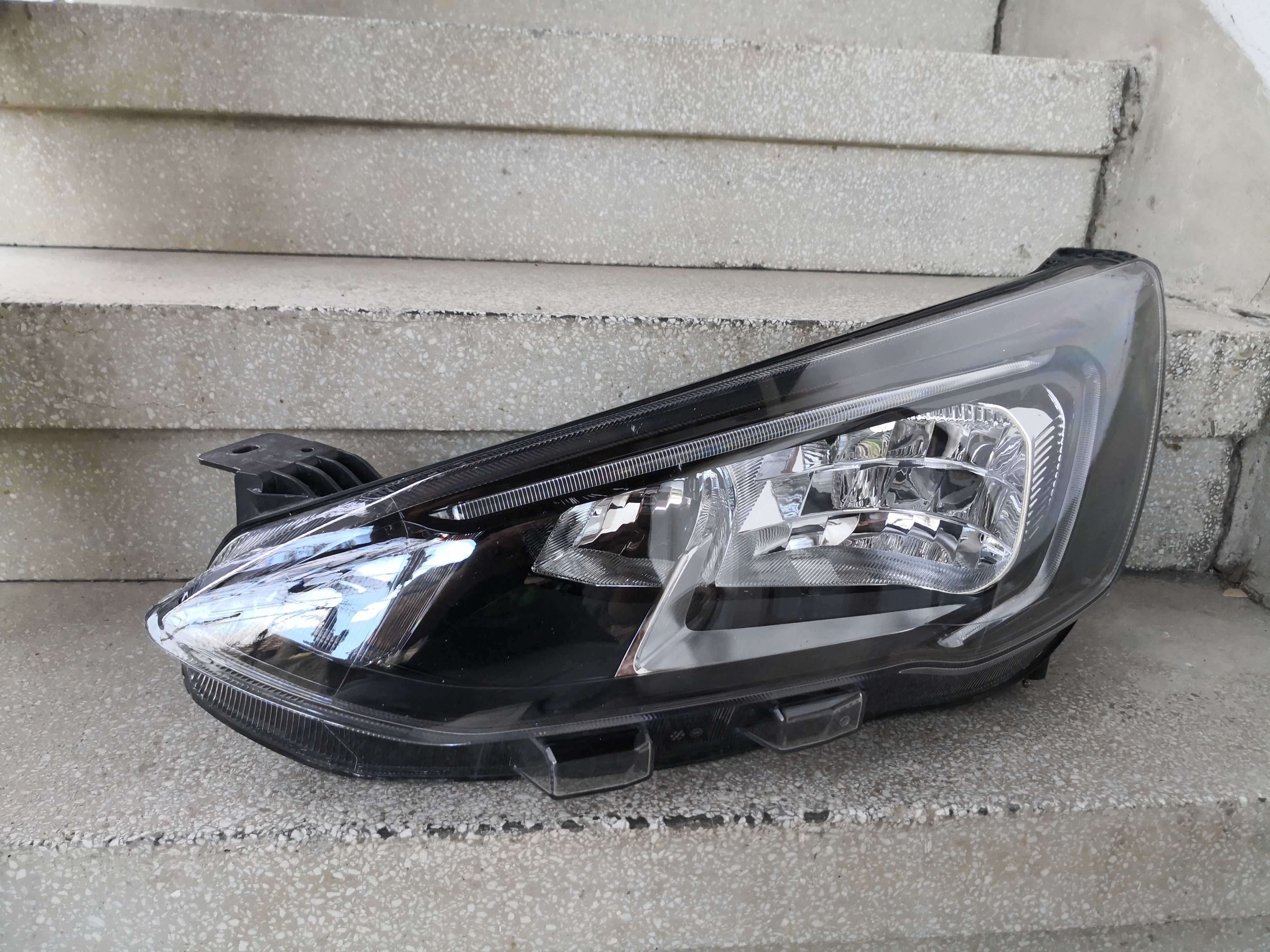 Фар Ford Focus LED ляв/Фар Форд Фокус Оригинален гр. Шумен Промишлена ...