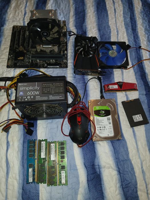 Vand piese pc gaming Ciritei • OLX.ro