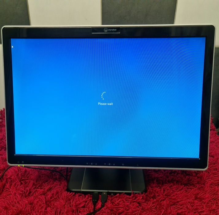 Monitor cu cameră și calculator încorporat (All-in-One) Satu Mare • OLX.ro