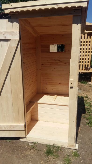 Vand casuta din lemn si wc de gradina Iernut • OLX.ro