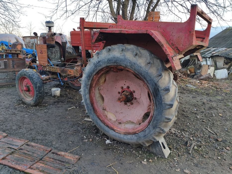 Tractor Universal 650 Negresti • OLX.ro