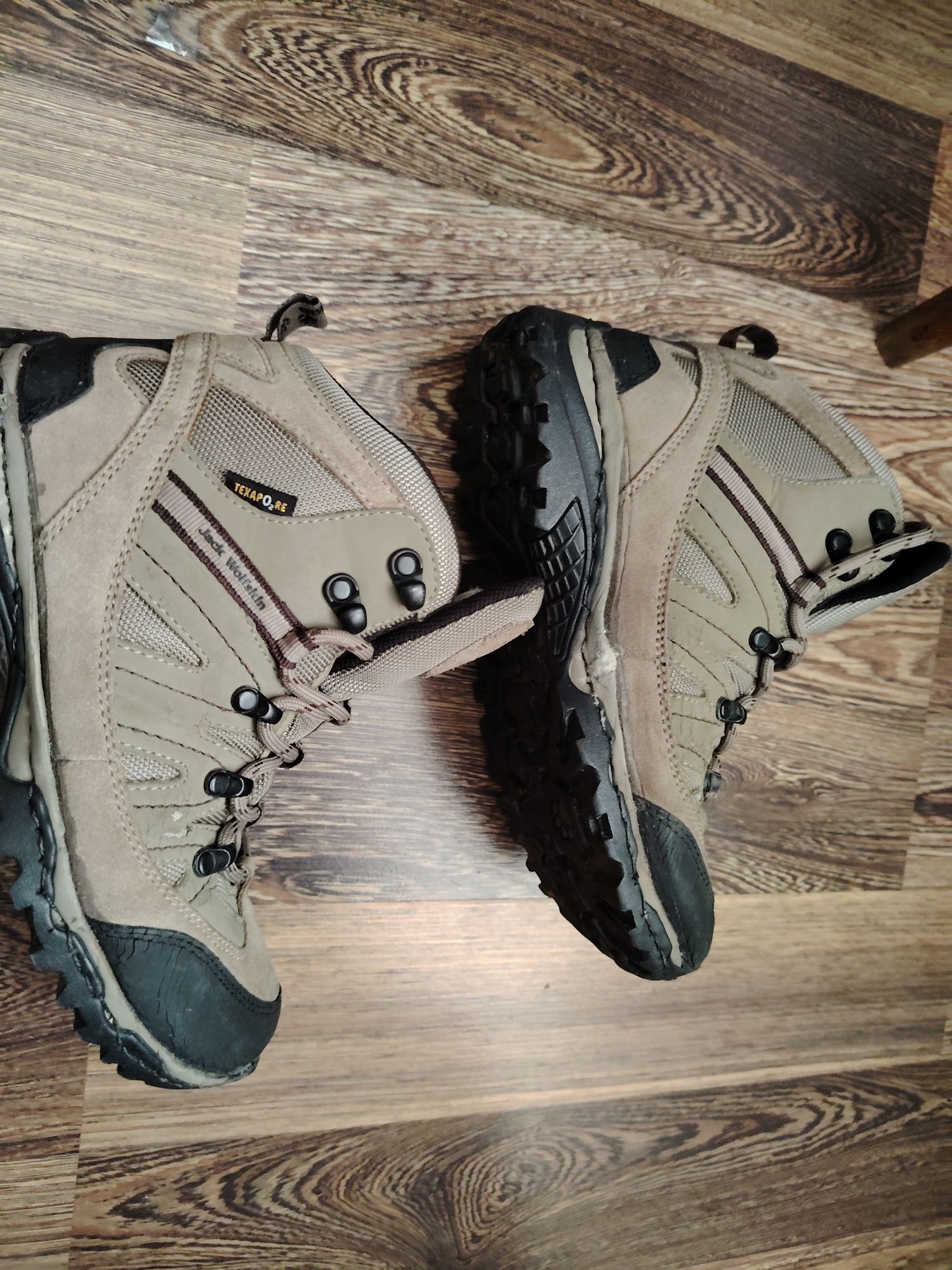 Трекинговая обувь Jack Wolfskin: 8 000 тг. - Туризм Алматы на Olx