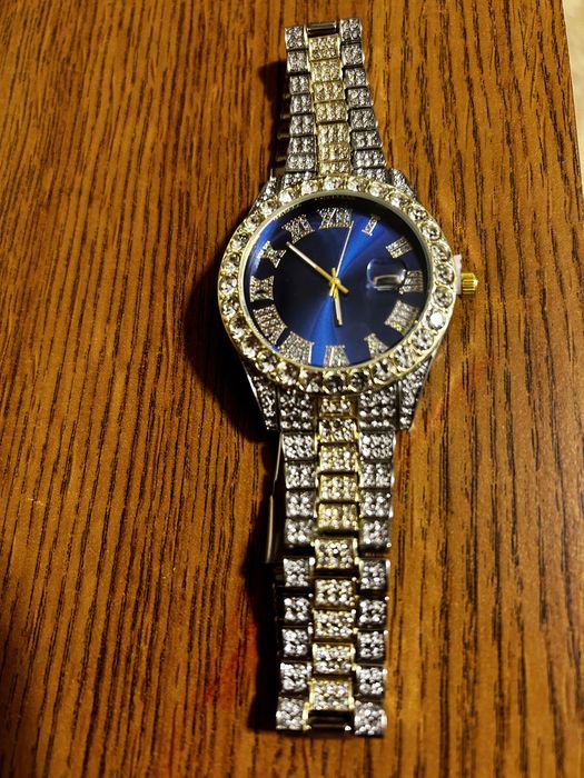 Ceas nou cu diamante Botosani • OLX.ro