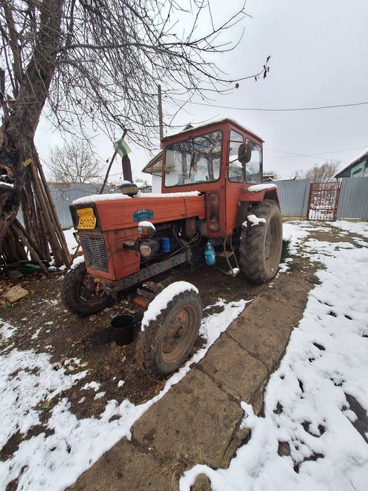 Tractor u650 cu remorca,plug,disc ,cositoare Moinesti • OLX.ro