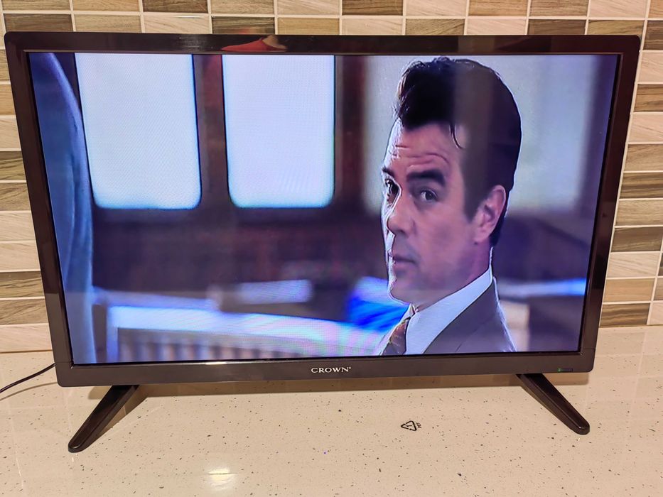 Продавам телевизор Crown 24" 2433T2 на 12волта става за кола гр. Шумен ...