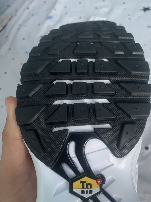 Adidasi nike tn albi Gugesti • OLX.ro