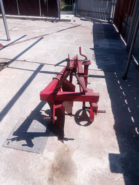 Plug 2 brazde pentru tractor Copaceni • OLX.ro