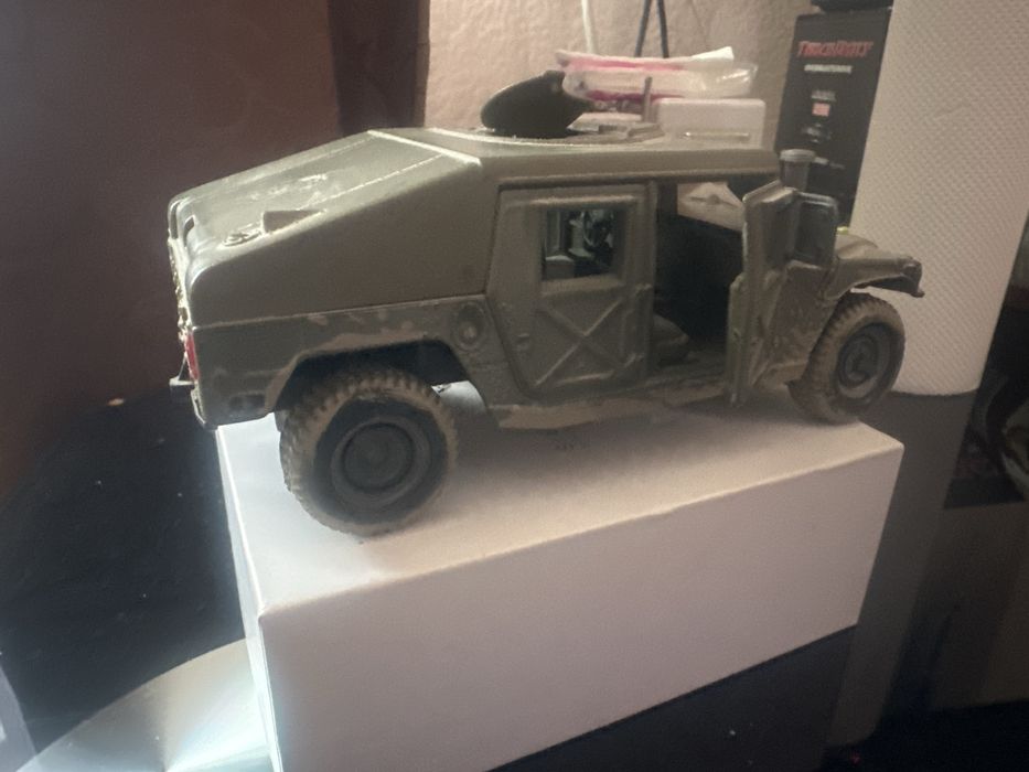 Macheta hummer scara 1/27 Laculete-Gara • OLX.ro