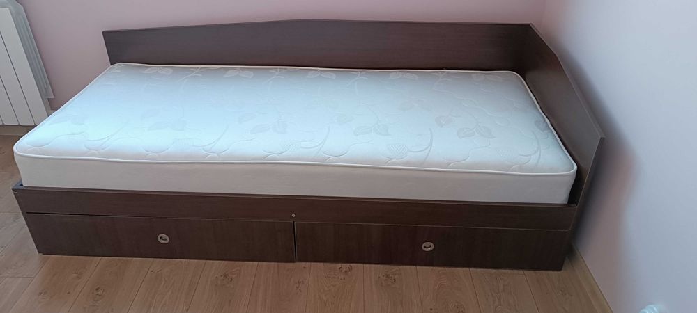 Легло Криси с чекмеджета и матрак 82/190 венге гр. София 7-ми 11-ти километър • OLX.bg