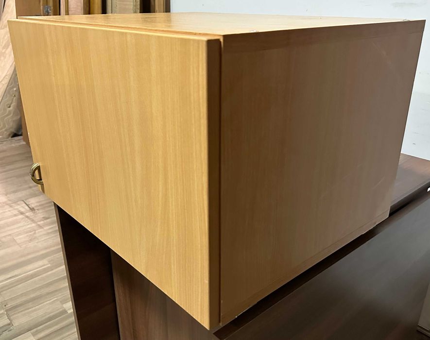 Dulap Suspendat cu usa; Corp solid de perete Bucuresti Sectorul 6 • OLX.ro