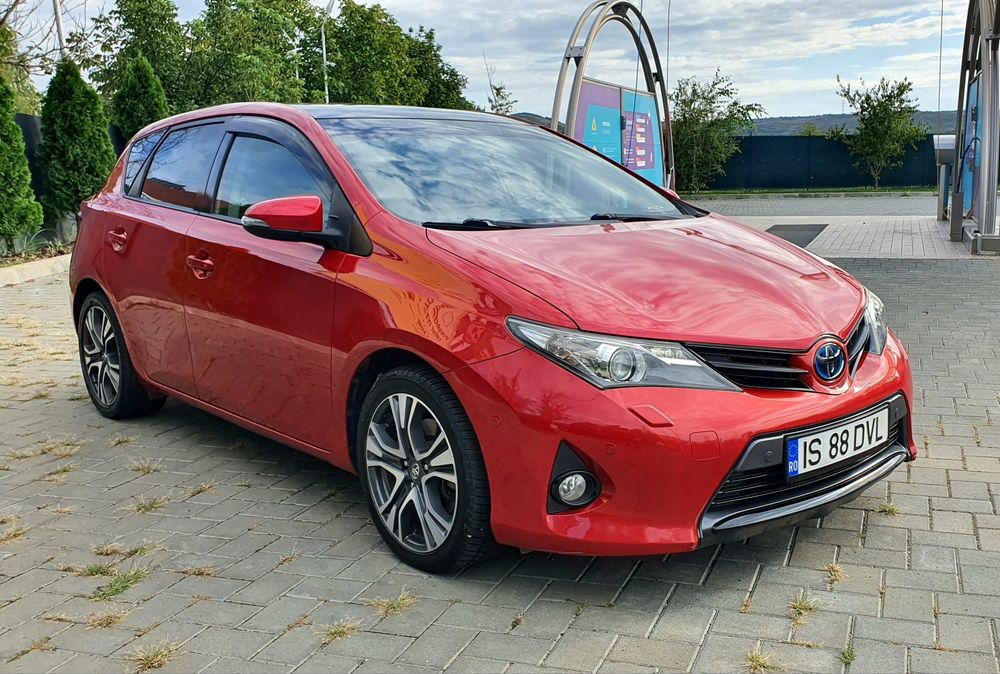 Toyota Auris 1.8 VVT-i Hybrid Automat CVT Iasi • OLX.ro