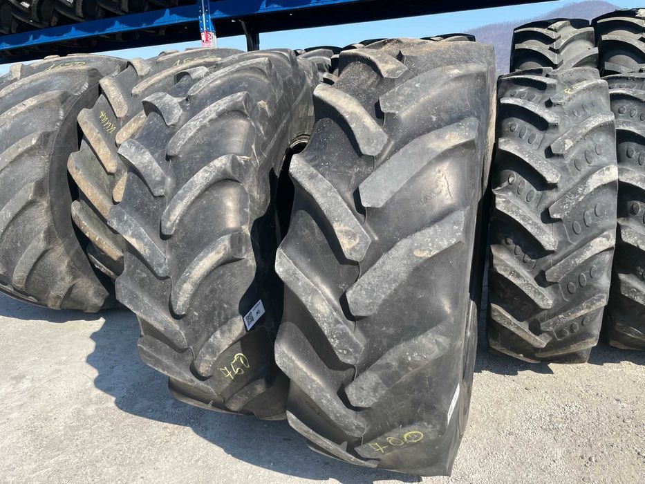 Roti fata semi-uzate 14.9r24 cauciucuri tractor john deere fata ...