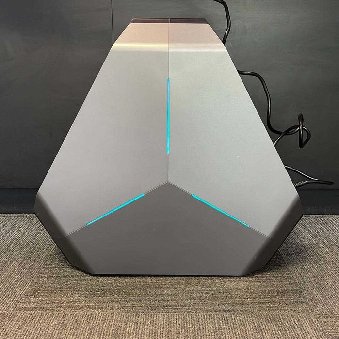 Компютър Alienware AREA 51 R6 Ryzen 1950X 32GB 1TB SSD 1TB GTX 1080 гр ...