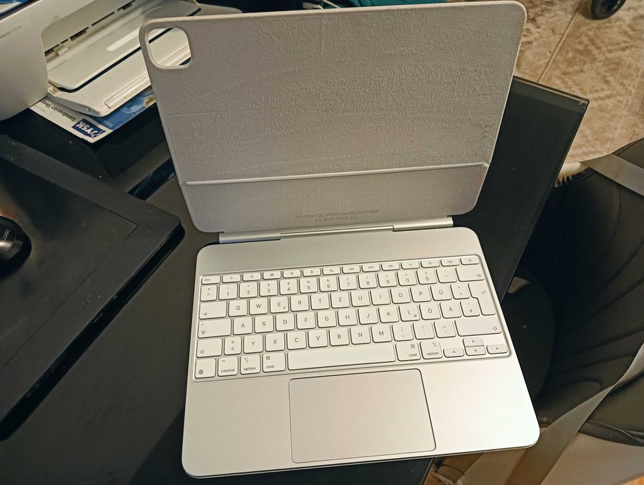 Vând Apple Magic keyboard pentru iPad pro (M4) 13'' alba Buftea • OLX.ro