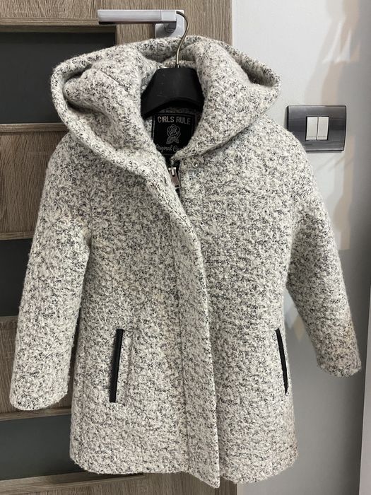 Palton modern si calduros pentru domnisoare Arad • OLX.ro