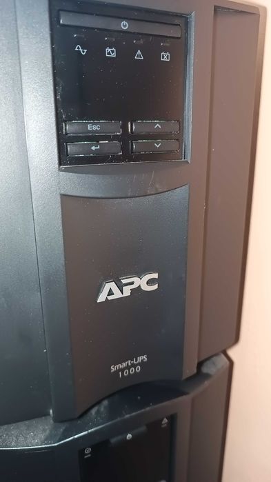 Продавам UPS - APS Smart UPS 1000 със нови акумулатори - SMT1000I гр ...