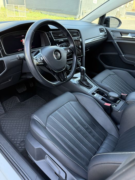 VW Golf 1.5 TSI , DSG ,R Line exterior Highline interior Pitesti • OLX.ro