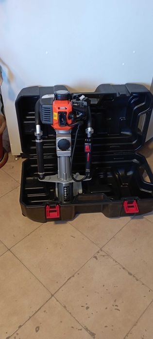 Motoburghiu pentru sapat gropi si batator stalpi Brasov • OLX.ro