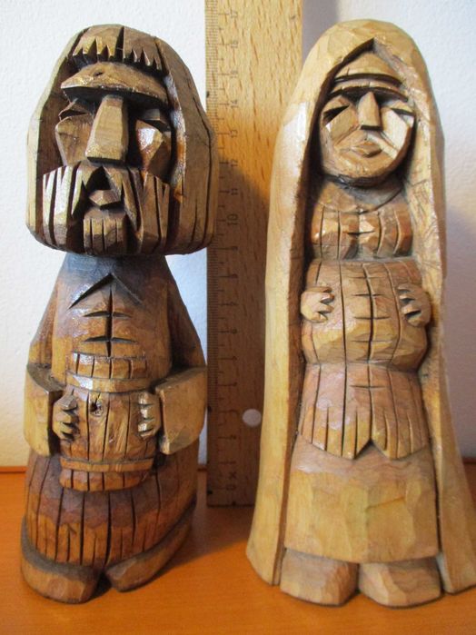 Doua statuete vechi din lemn . Vulcan • OLX.ro