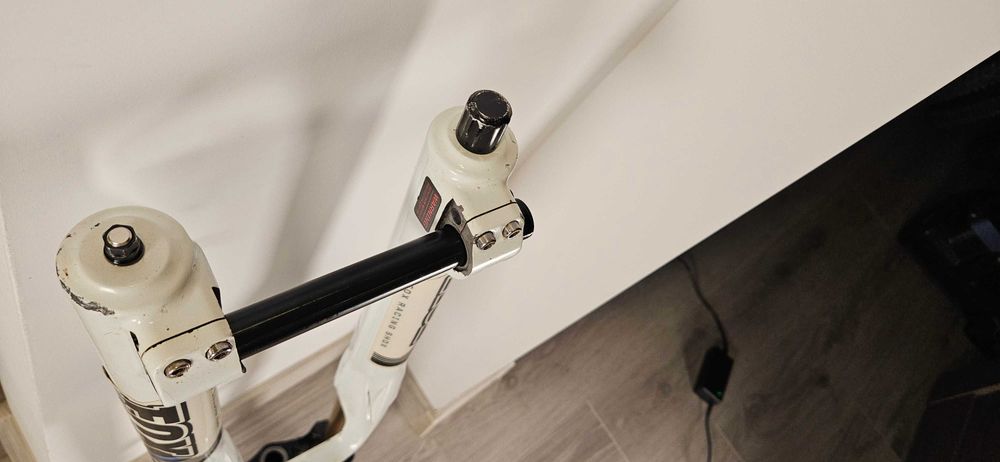 Furca Fox 40 Coil - Arc albastru Suceava • OLX.ro