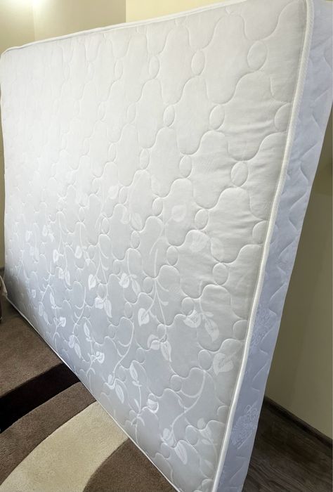 Еднолицев матрак гр. Карнобат • OLX.bg