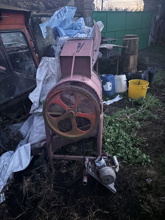 Cabina conica complecta tractor si despoietoare porumb cu motor Ohaba ...