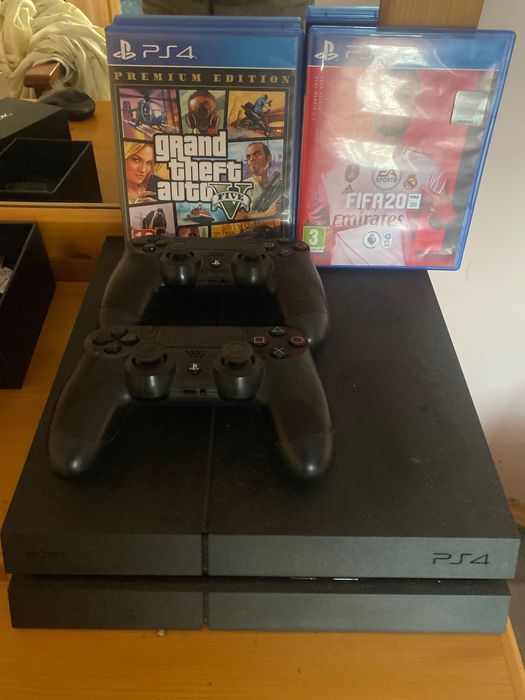 Playstation 4 + 2 joysticks гр. Пловдив Тракия • OLX.bg