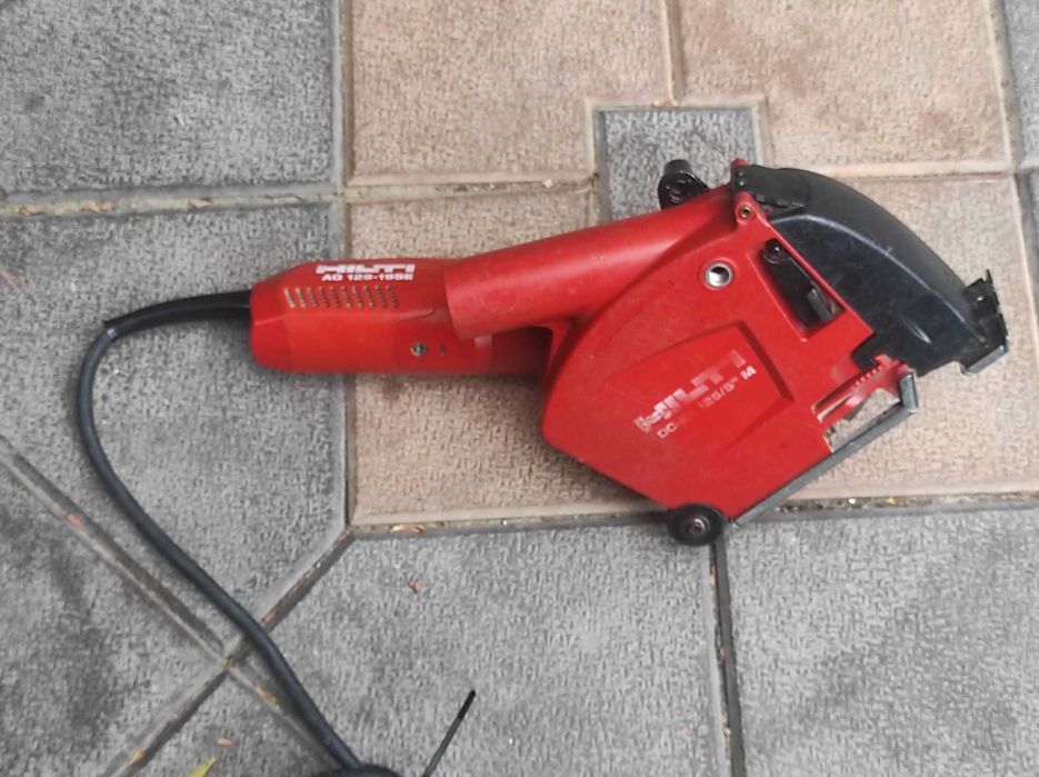 Masina de facut caneluri HILTI fabric 2022 Buzau • OLX.ro