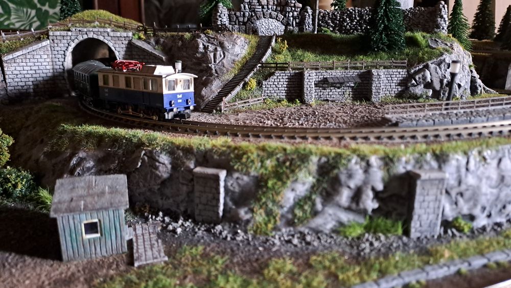 Trenulet electric scara N 1:160 9mm Bucuresti Sectorul 5 • OLX.ro