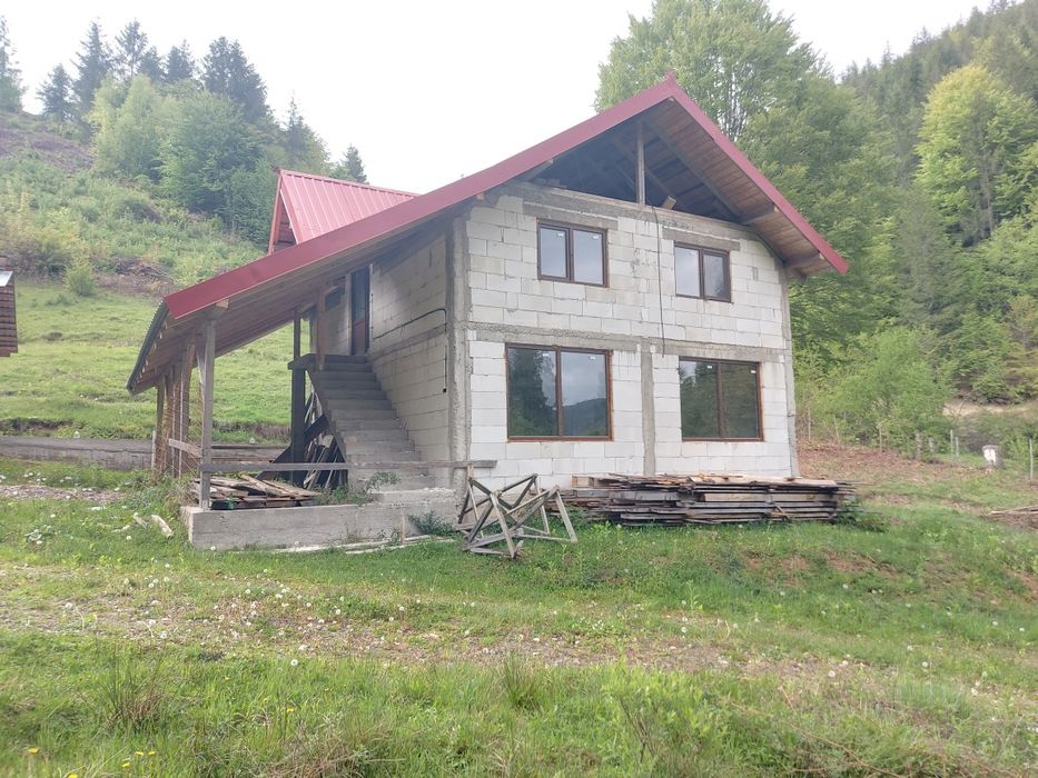 De vanzare casa / cabana "la rosu" in Muntii Apuseni Totesti • OLX.ro