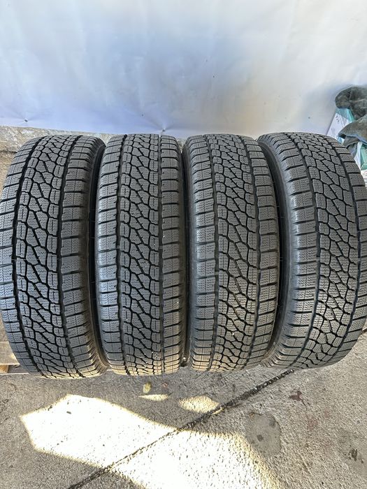 205/65/16c за бус 8PR Firestone дот23 гр. Карлово • OLX.bg
