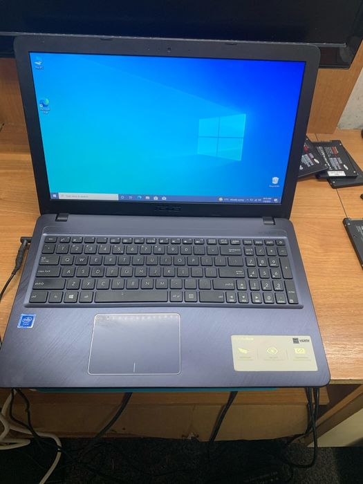 Dezmembrez laptop Asus Vivobook x540l ,A540L,F541S,X540S Lumina • OLX.ro