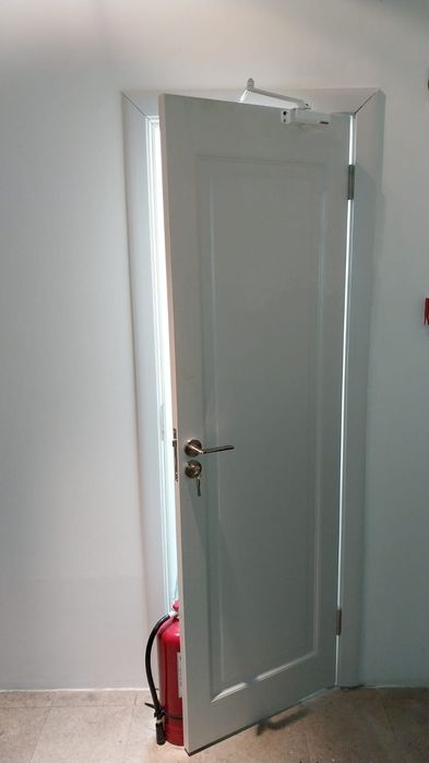 Usa NOUA alba Dedeman Bucuresti Sectorul 2 • OLX.ro