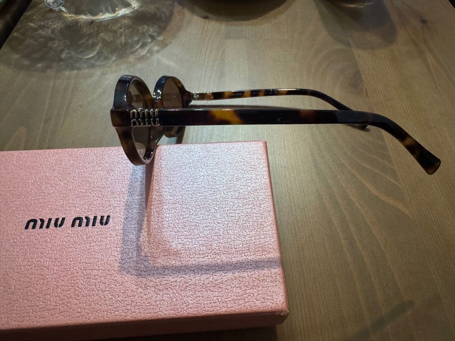 Дамски слънчеви очила MIU MIU гр. Варна Нептун • OLX.bg