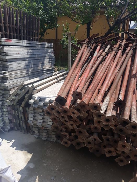 Vand schela metalică model italian Gaesti • OLX.ro