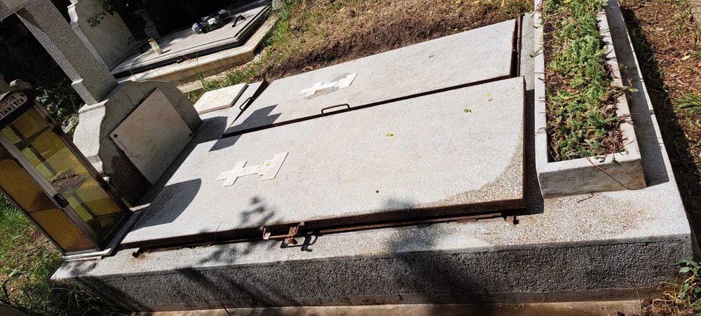 Loc de veci mormant cripta cimitir Sfanta Vineri Bucuresti 5 cripte ...