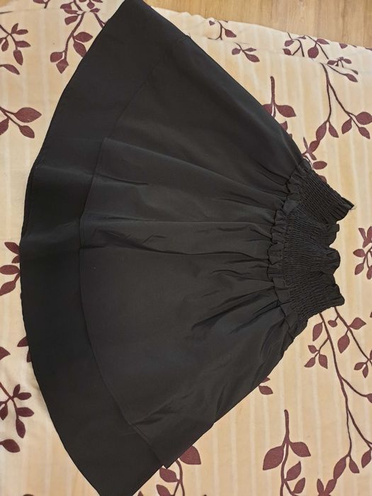 Черна готик пола от Reserved гр. София Център • OLX.bg