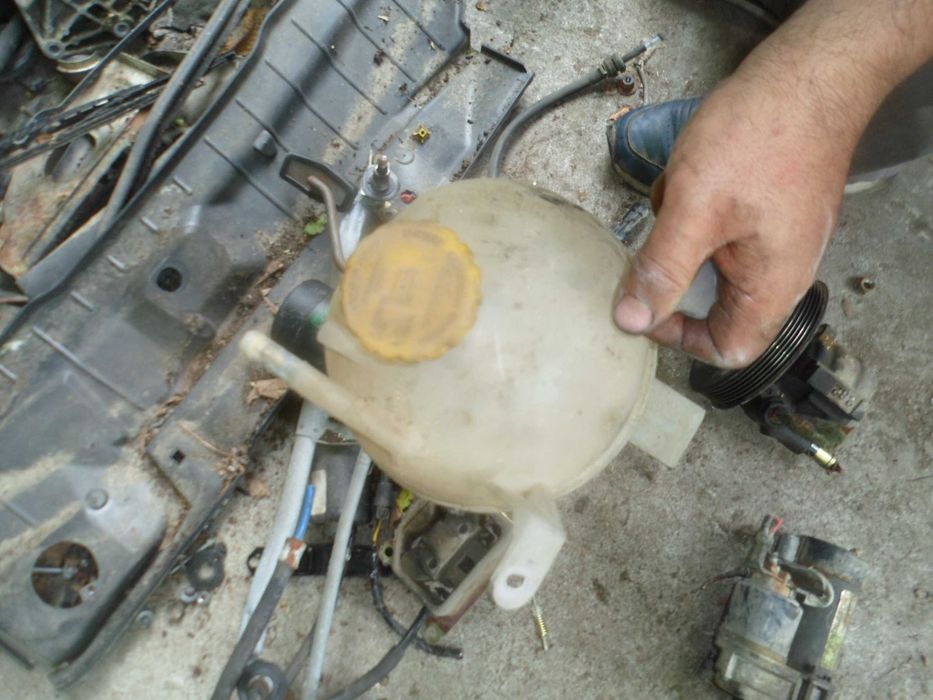 Разширителен съд за антифриз на Опел Корса Б 1.2 бензин гр. Плевен ...