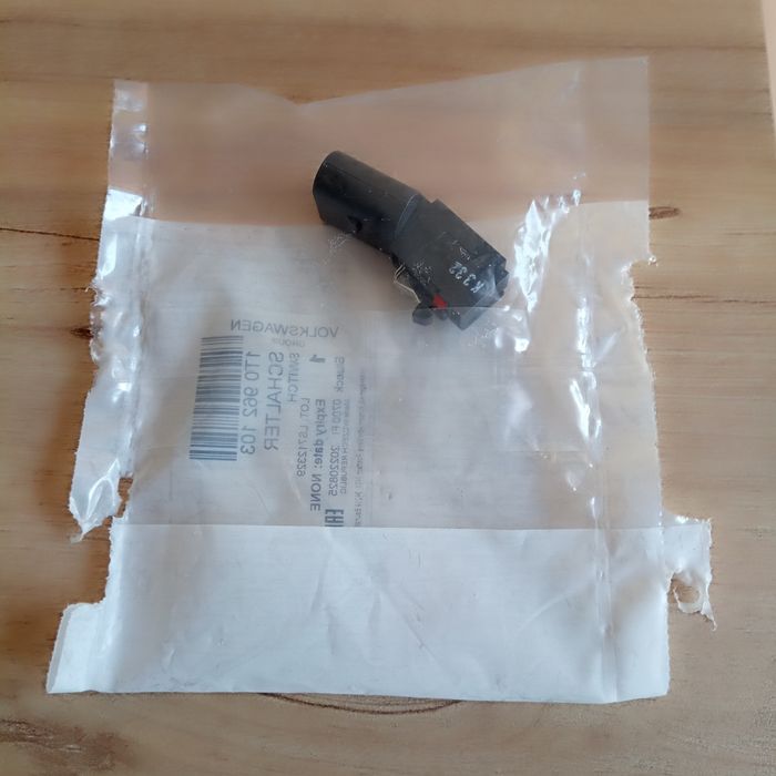 Switch, microcontact, senzor deschidere haion VW 1T0962103 Bacau • OLX.ro