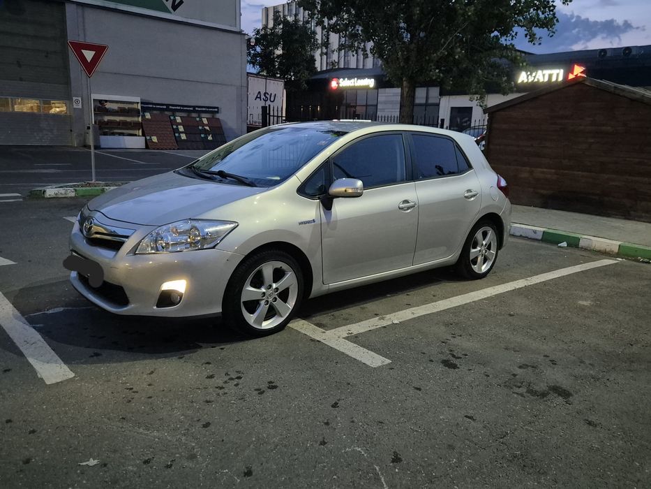 Toyota Auris Hybrid Iasi • OLX.ro