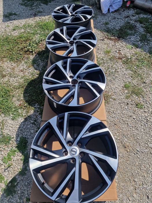 Jante Volvo originale R20 NOI PT XC 40 EX 40 Bistrita • OLX.ro