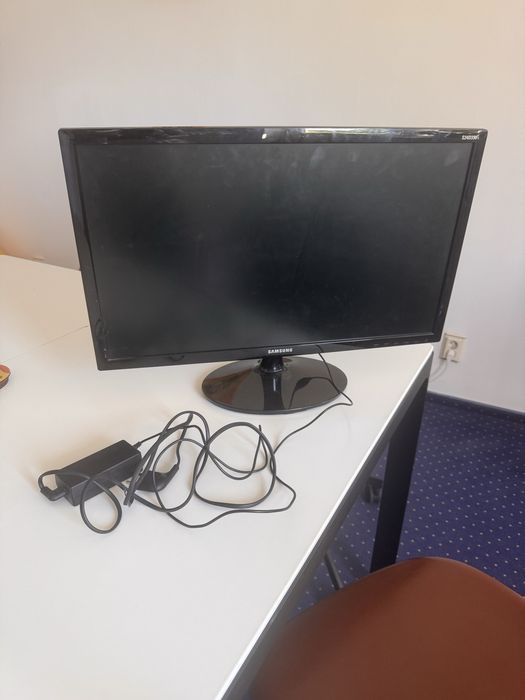 Monitor Samsung S24D330 Bucuresti Sectorul 1 • OLX.ro